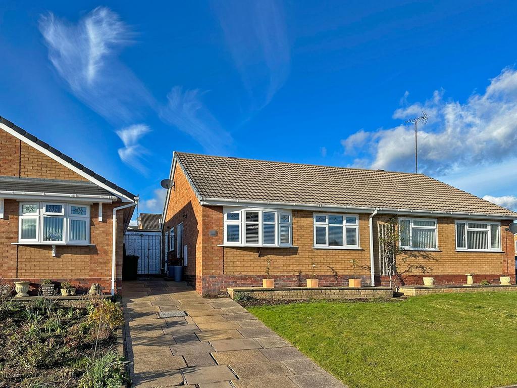Bratch Park, Wombourne, WV5 2 bed semi-detached bungalow for sale - £ ...