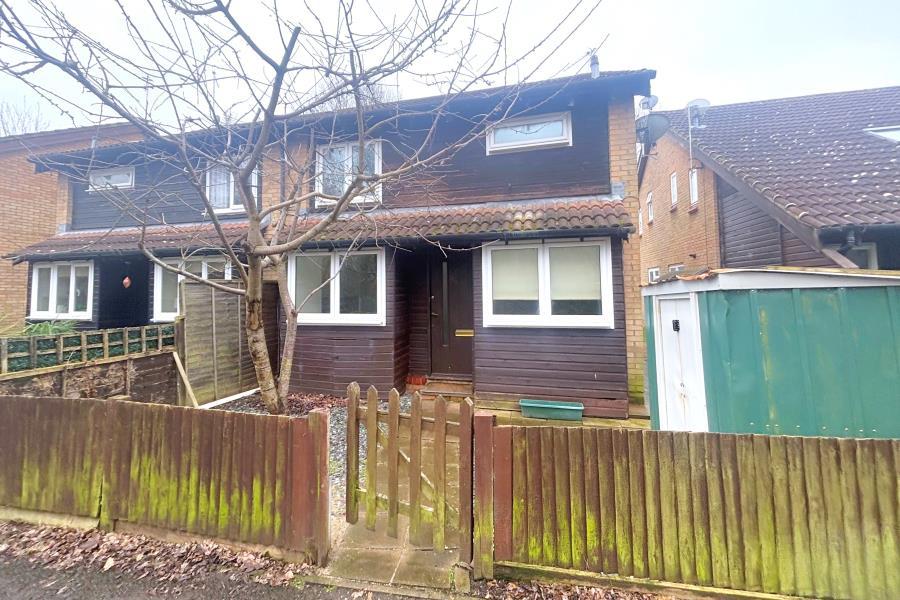 Willowmead Close, Woking GU21 1 bed terraced house to rent - £1,375 pcm ...