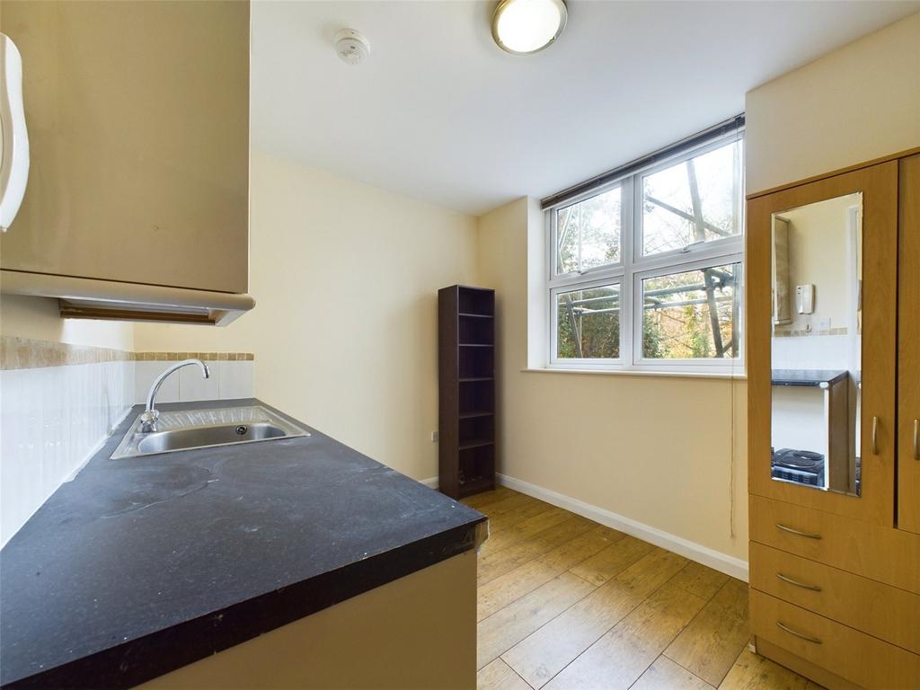 Eastern Road, Romford RM1 Studio - £600 pcm (£138 pw)