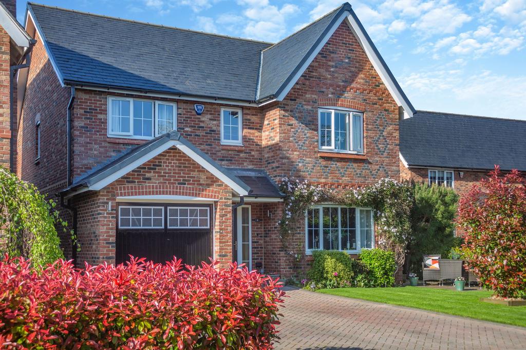 Oaklands Court, Rossett, LL12 4 bed detached house for sale - £550,000