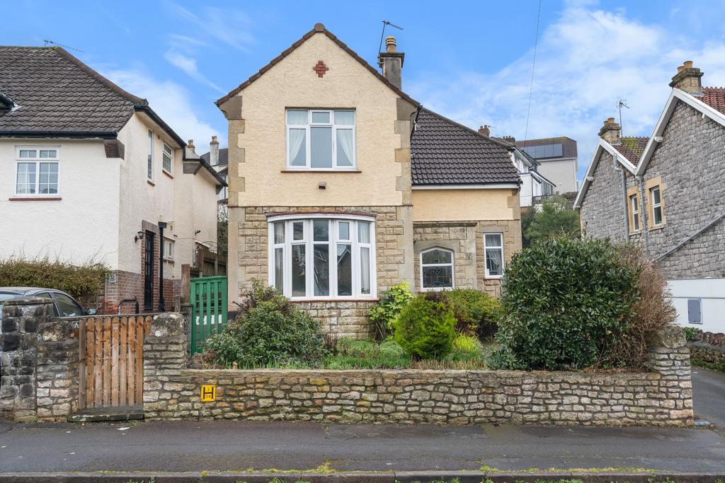 Weston-super-Mare BS23 3 bed detached house - £375,000