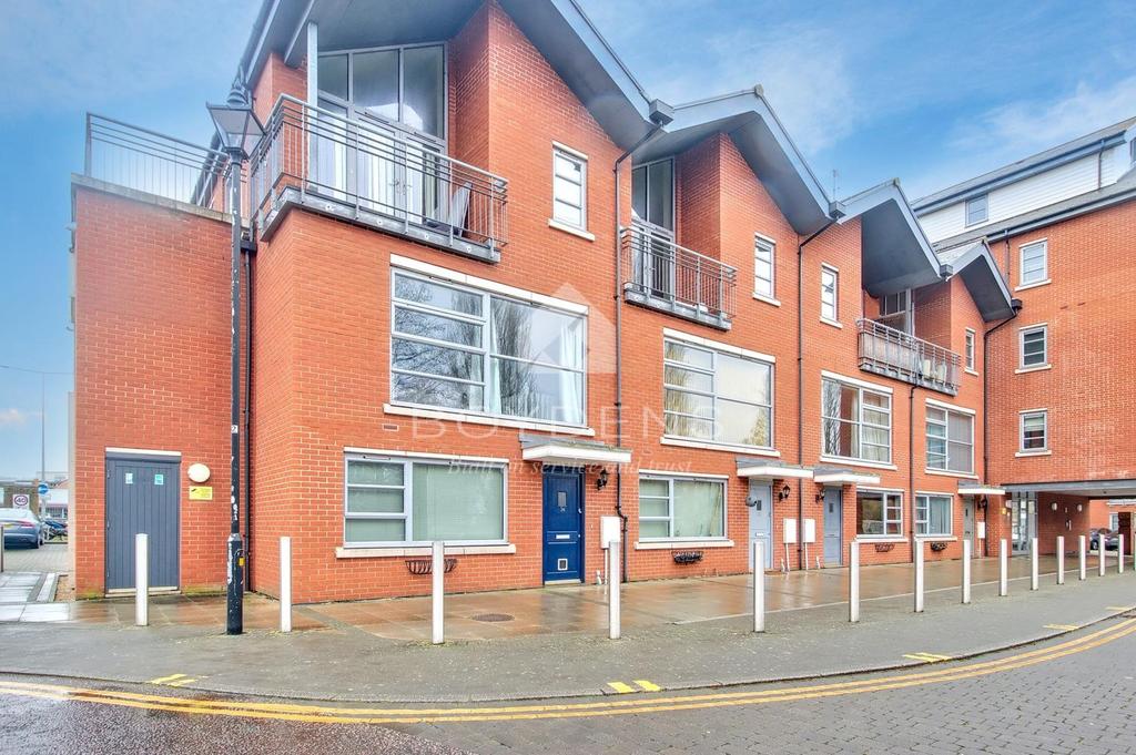 Rotary Way, Colchester CO3 2 bed apartment - £1,125 pcm (£260 pw)