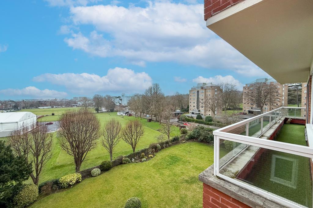 Compton Lodge, 23 Compton Place Road... 3 bed apartment - £450,000