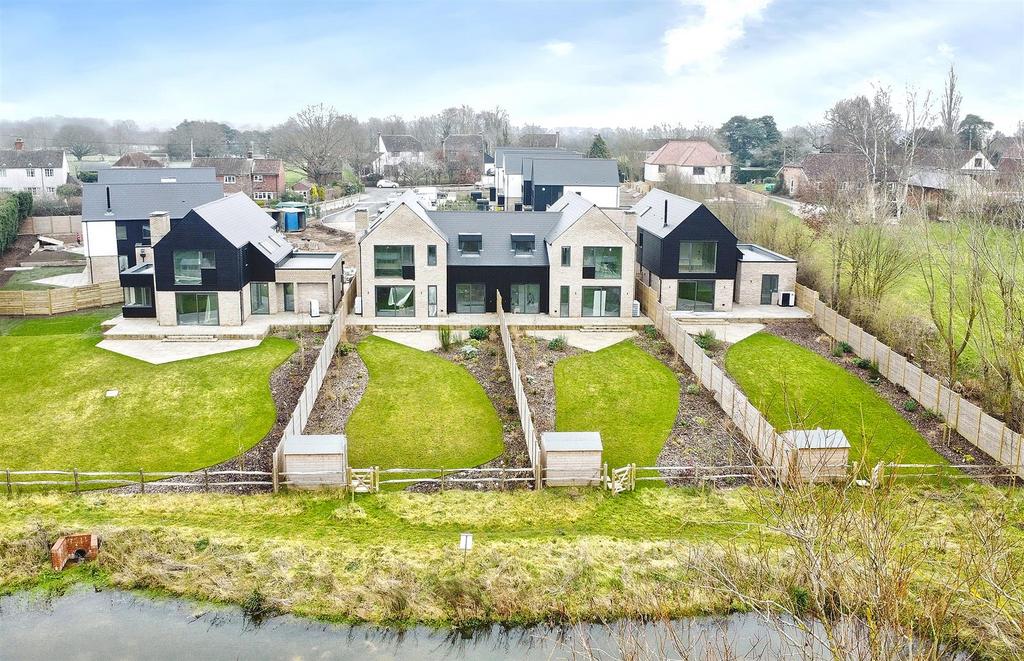 Sandpiper Close, Appledore 4 bed semi-detached house - £975,000