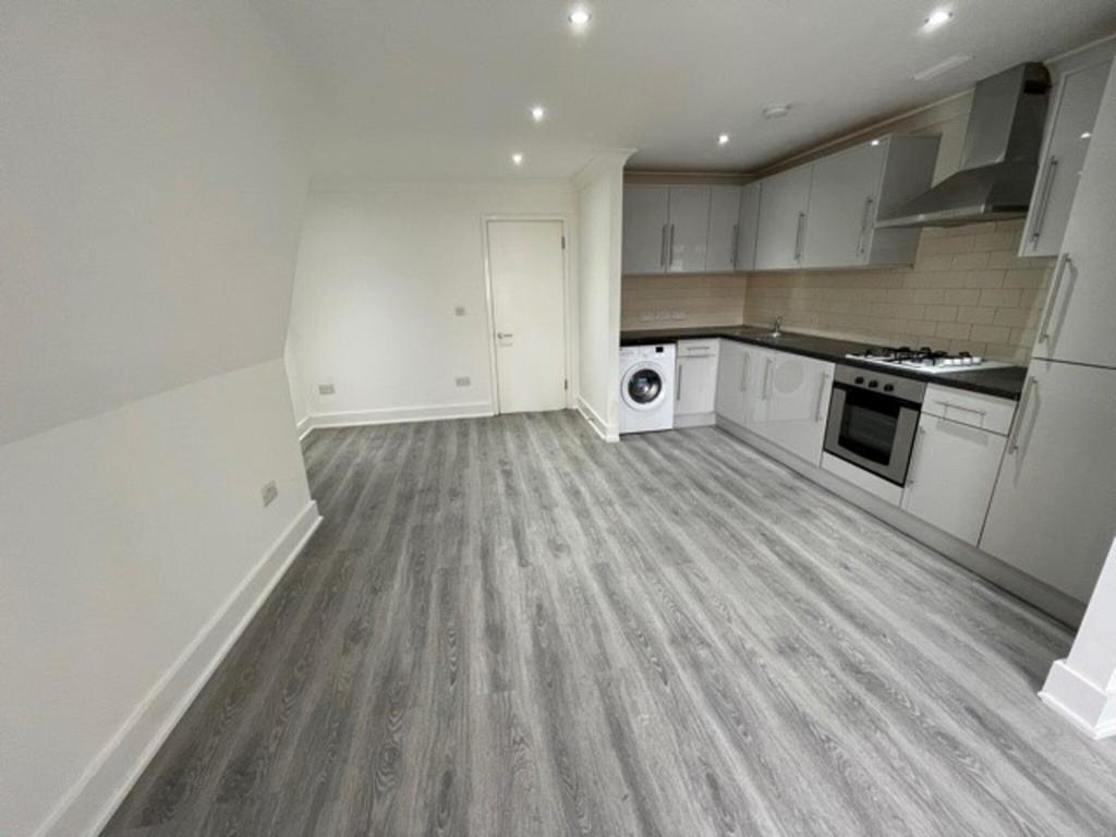 Croydon CR0 2 bed flat - £1,500 pcm (£346 pw)
