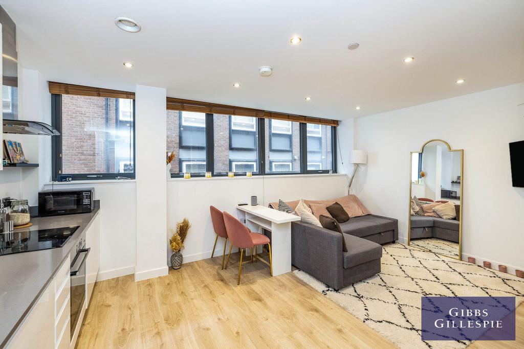Burnell House, 8 Stanmore Hill... 1 bed flat - £1,400 pcm (£323 pw)