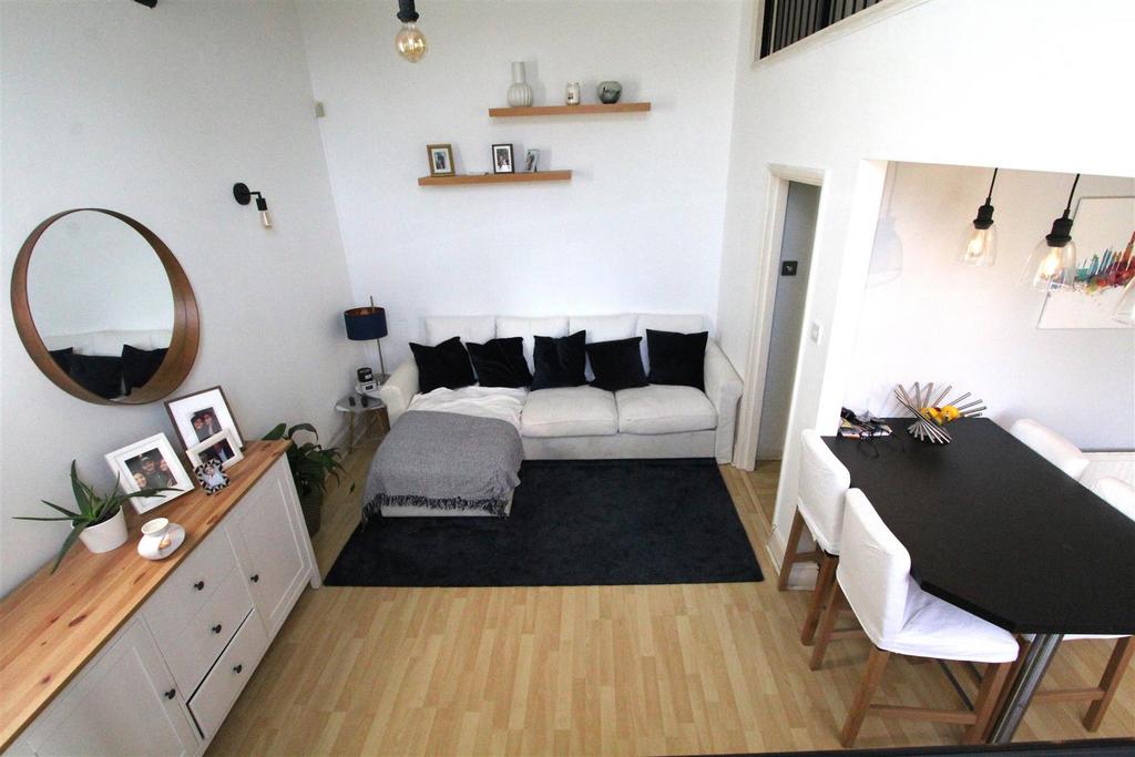Whitbarrow Road, Lymm 2 bed duplex for sale - £250,000