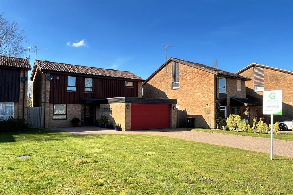 Aldingbourne Close, Ifield, Crawley... 4 bed detached house for sale ...