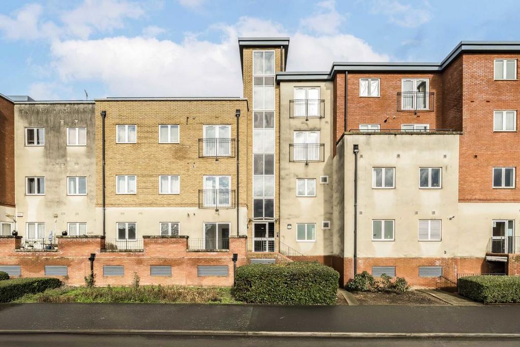 Langstone Way, London NW7 2 bed flat - £2,250 pcm (£519 pw)