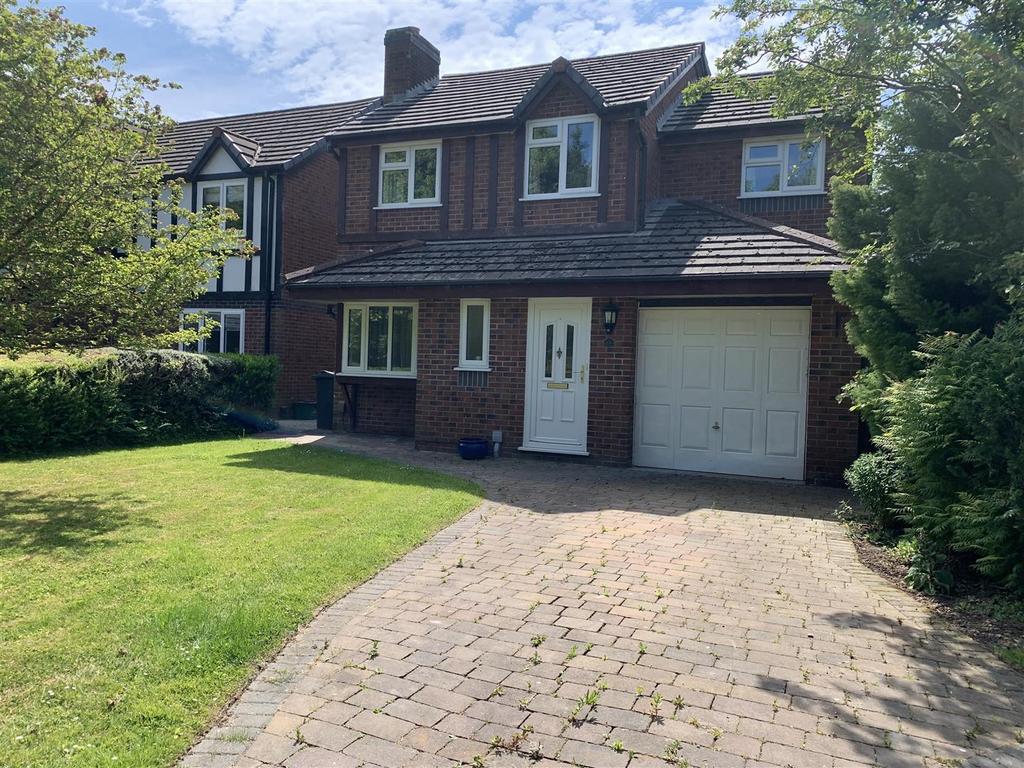 Clover Drive, Freckleton PR4 4 bed detached house - £299,950