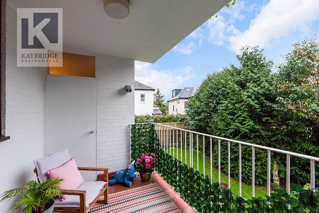 Epsom Road, Epsom, KT17 2 bed flat for sale - £335,000