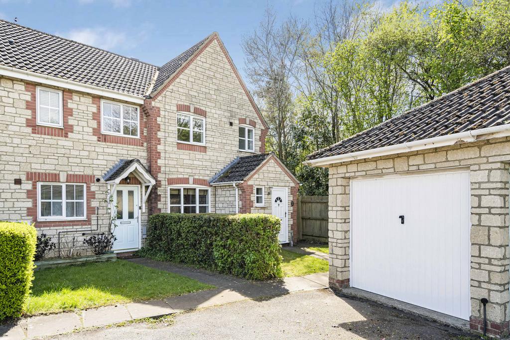 Goldcrest Way, Bicester, OX26 3 bed end of terrace house - £362,500