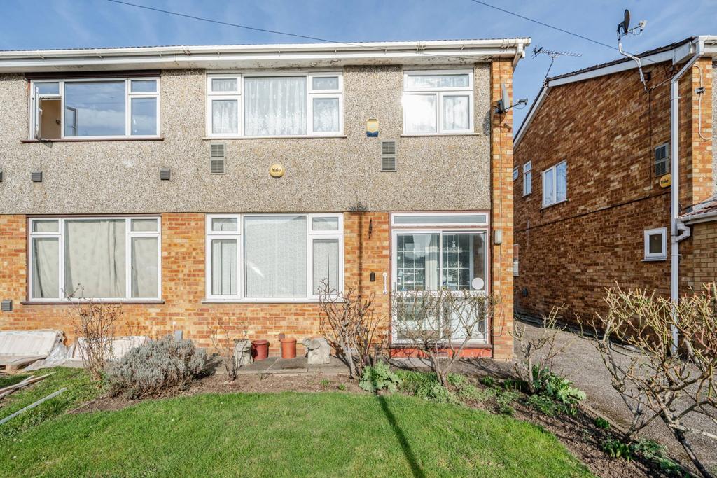 Daventry Close, Colnbrook, Berkshire... 3 bed semi-detached house for ...