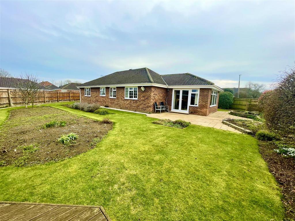 Paddock Close, Haydon Wick, Swindon 3 bed detached bungalow for sale ...