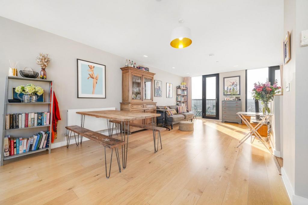 Acre Lane, SW2 2 bed maisonette - £600,000