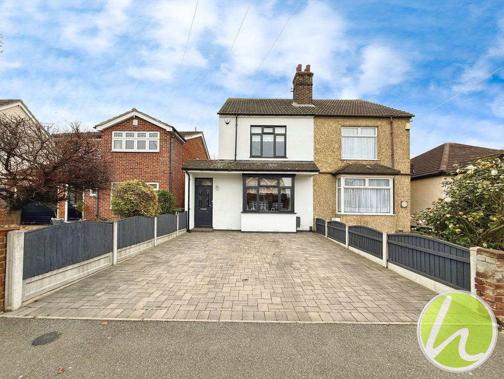 Victoria Avenue, Grays, RM16 3 bed semi-detached house for sale - £500,000