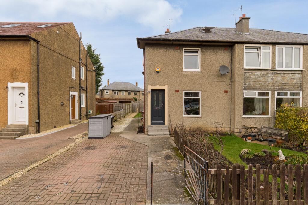 55 Oxgangs Terrace, Oxgangs, EH13 9BZ 4 bed duplex for sale - £250,000