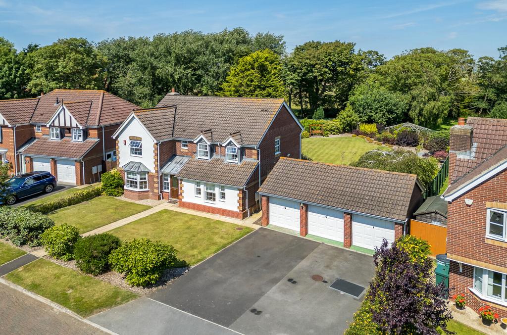 Manor Close, Berrow, Burnham-on-Sea... 5 bed detached house for sale ...