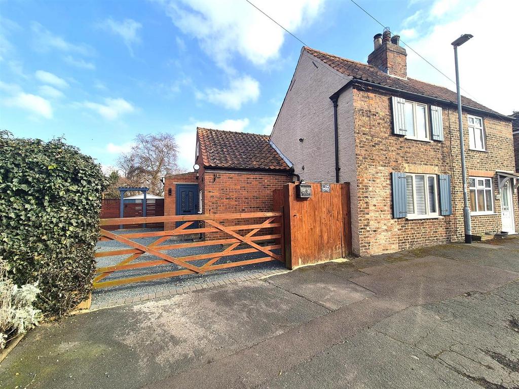 Spetch Cottages, Withernwick, Hull 2 bed cottage - £230,000