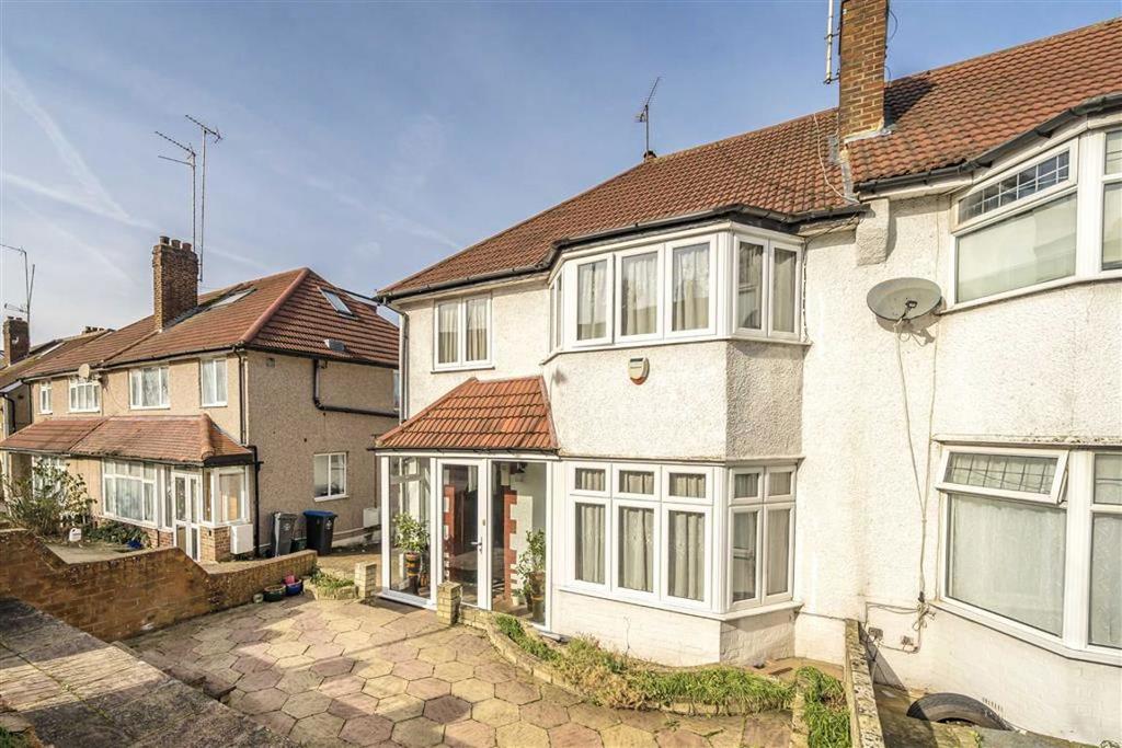 Paddock Road, London NW2 3 bed semi-detached house for sale - £695,000