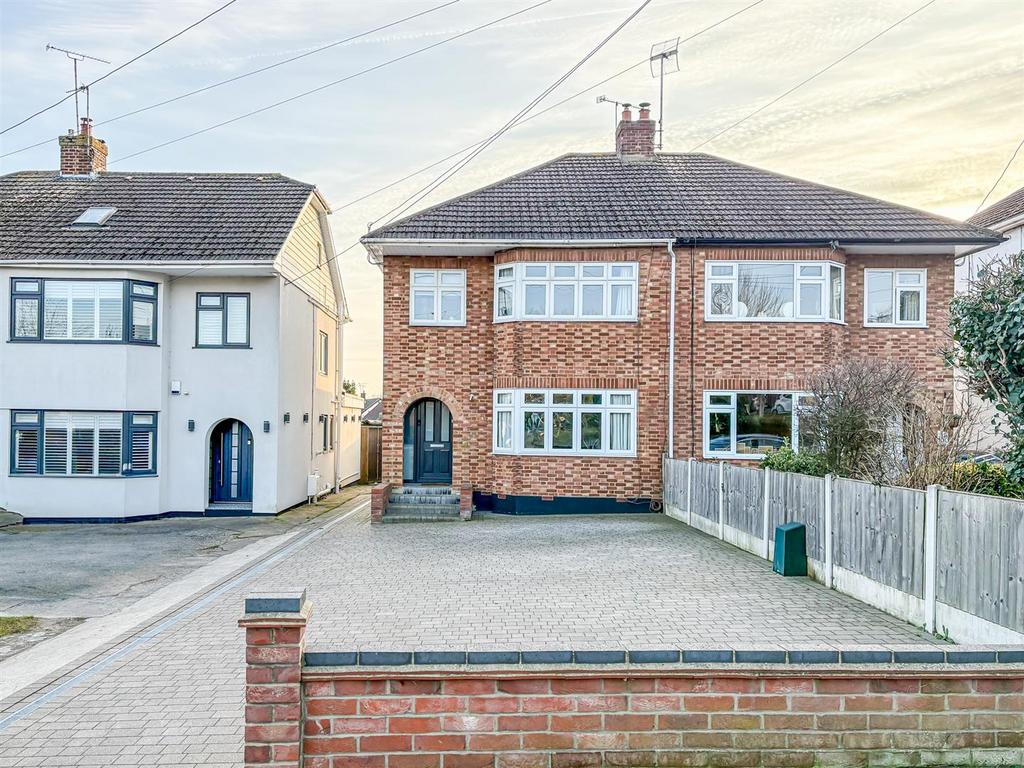 Main Road, Hockley SS5 3 bed semi-detached house for sale - £500,000