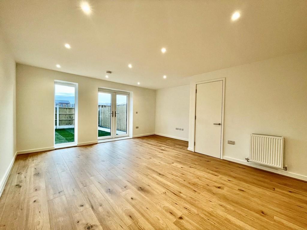 Castle Irwell Homes, Salford, M6 3 bed semi-detached house - £1,600 pcm ...