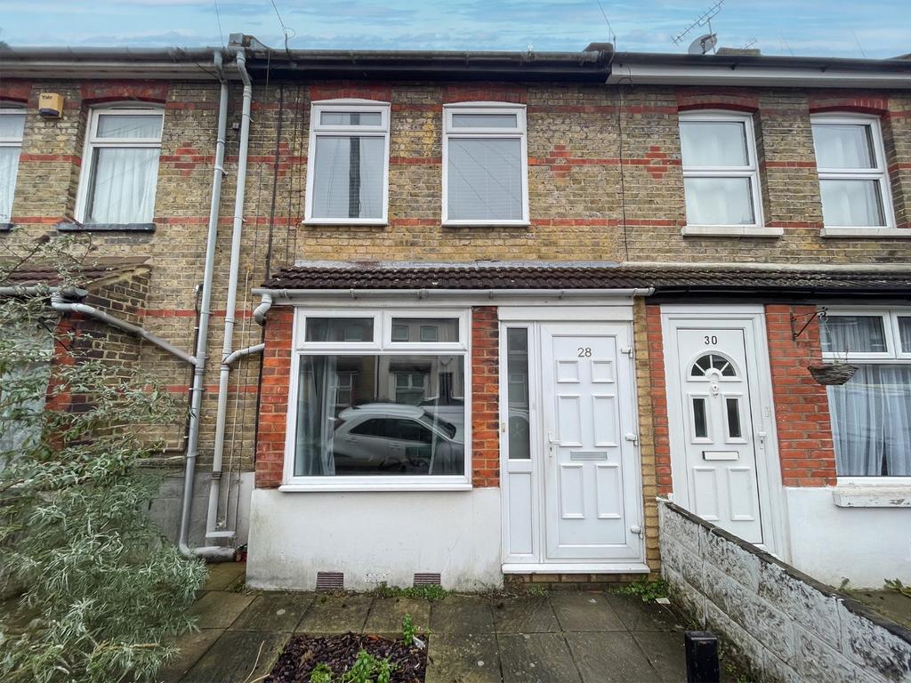 Cecil Road, Gravesend, Kent, DA11 7DG 2 bed terraced house - £1,400 pcm (£323 pw)