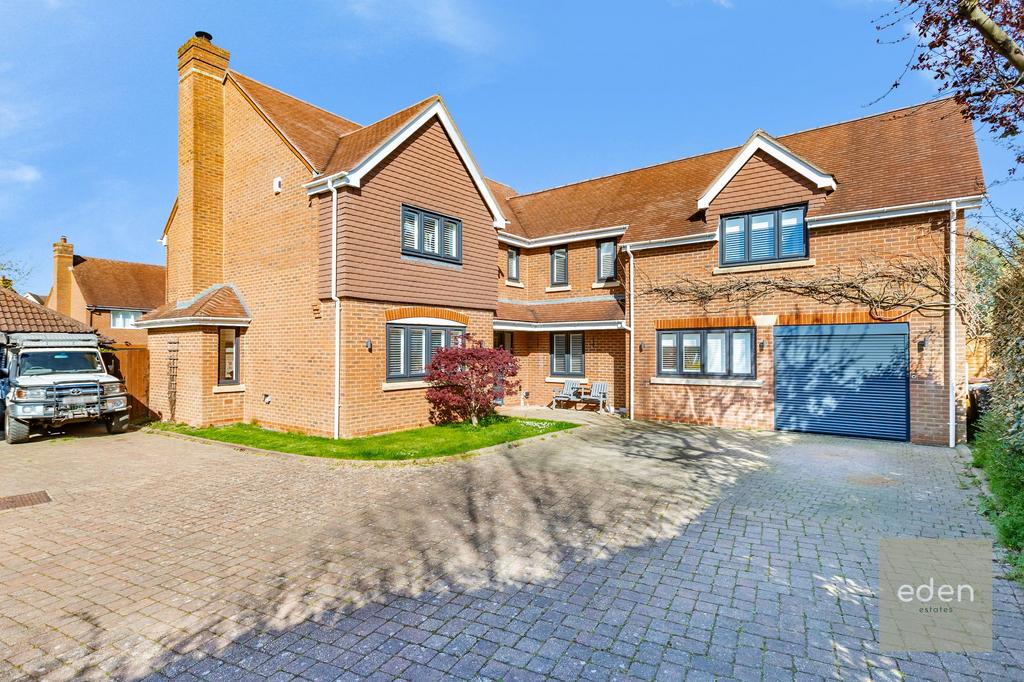Cobham Drive, Kings Hill, ME19 6 bed detached house - £1,050,000