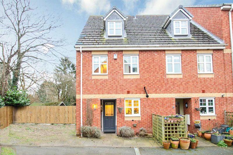 Richardson Way, Rugeley WS15 3 bed townhouse - £250,000