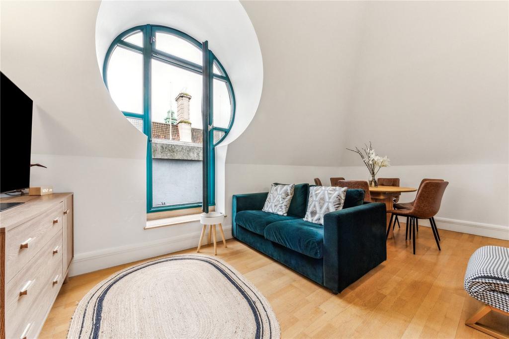West Block, Forum Magnum Square SE1 2 bed apartment for sale - £675,000