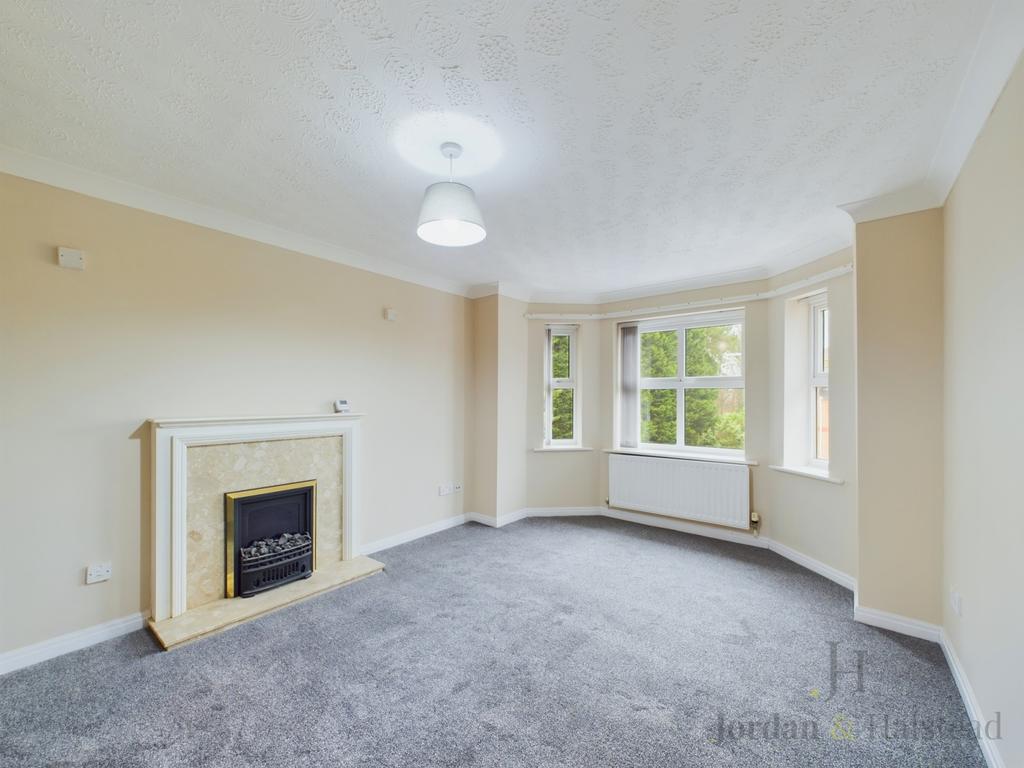 Meadow Court, Timperley WA15 2 bed apartment - £1,050 pcm (£242 pw)
