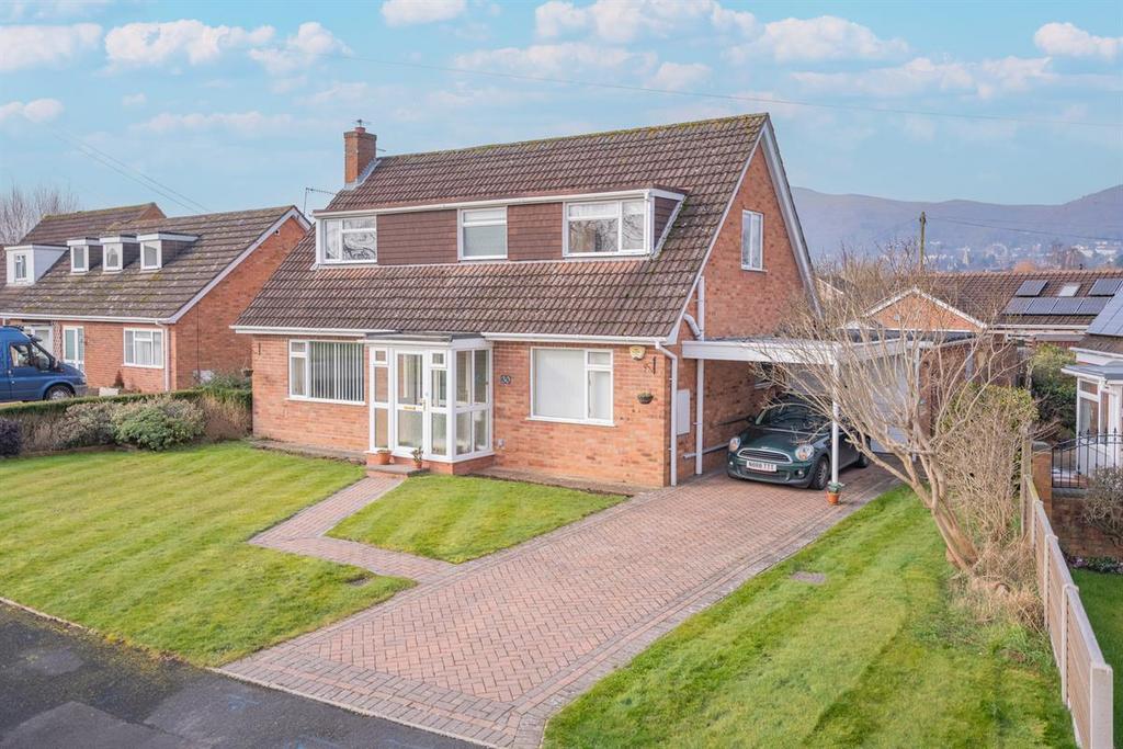 Windrush Crescent, Malvern, WR14 2XG 3 bed bungalow - £450,000