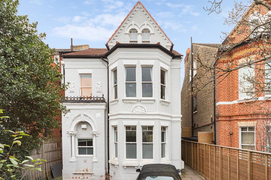 Trinity Road, London SW18 1 bed terraced house - £1,500 pcm (£346 pw)