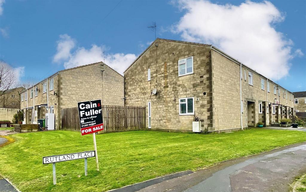 Rutland Place, Cirencester 2 bed maisonette - £157,500