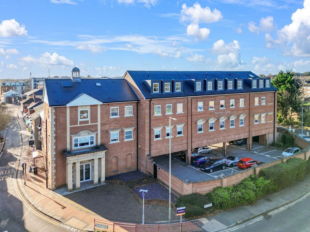 Abbots Way, Chertsey, Surrey, KT16 2 bed apartment for sale - £340,000