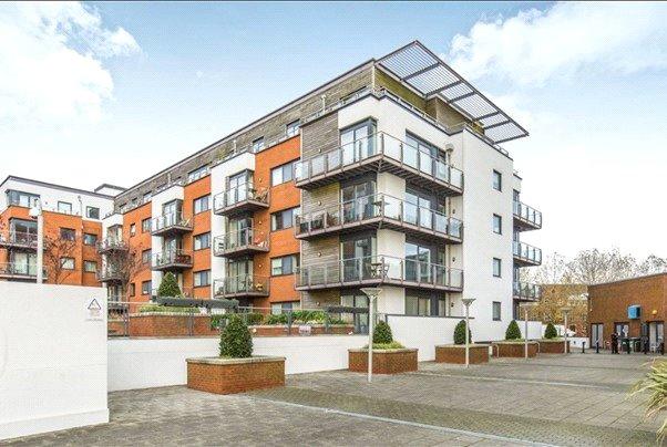 Channel Way, Southampton, Hampshire 2 bed apartment - £270,000