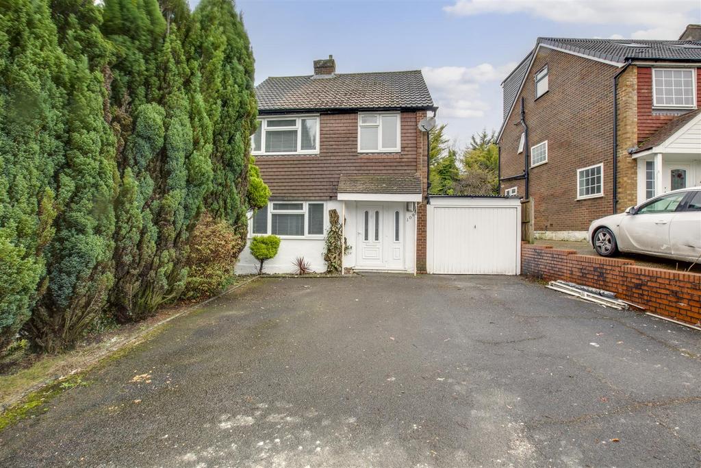 Arnison Avenue, High Wycombe HP13 3 bed semi-detached house - £435,000