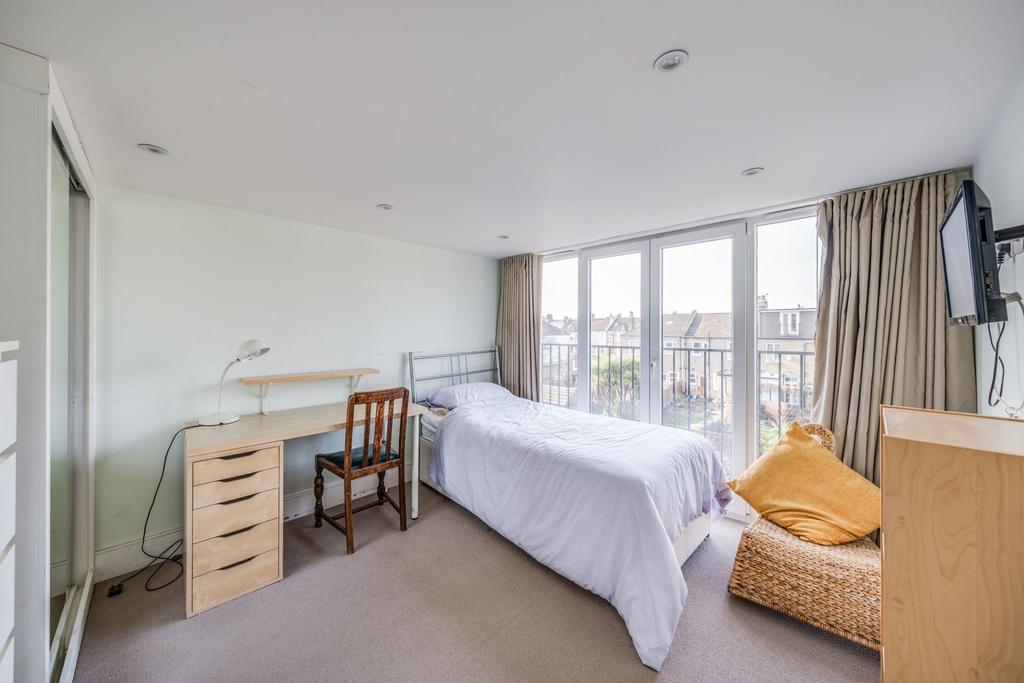 Broadfield Road Catford SE6 1 bed in a house share to rent - £825 pcm ...