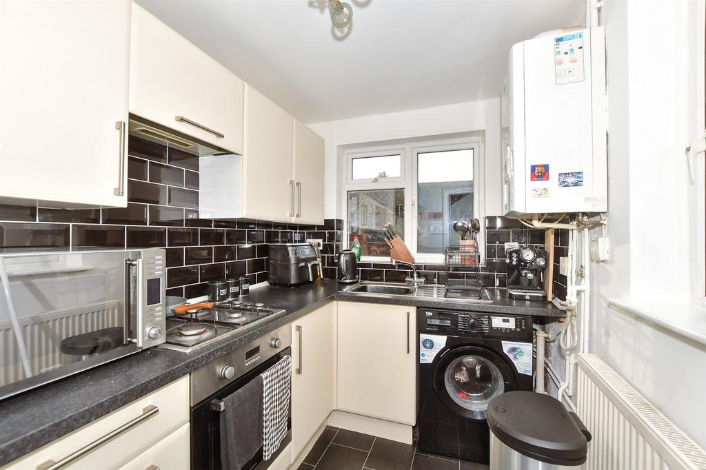 Lowther Road, Dover CT17 2 bed terraced house - £119,000
