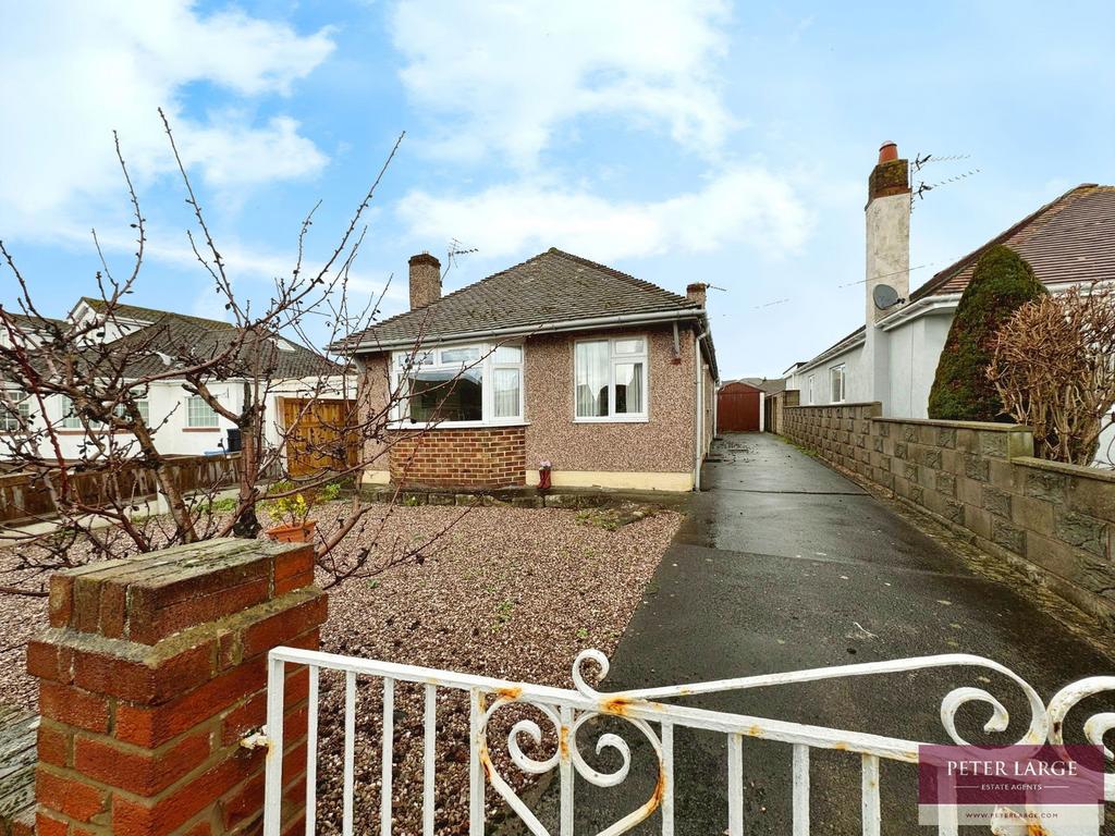 Gillian Drive Rhyl LL18 4TA 3 bed detached bungalow - £160,000