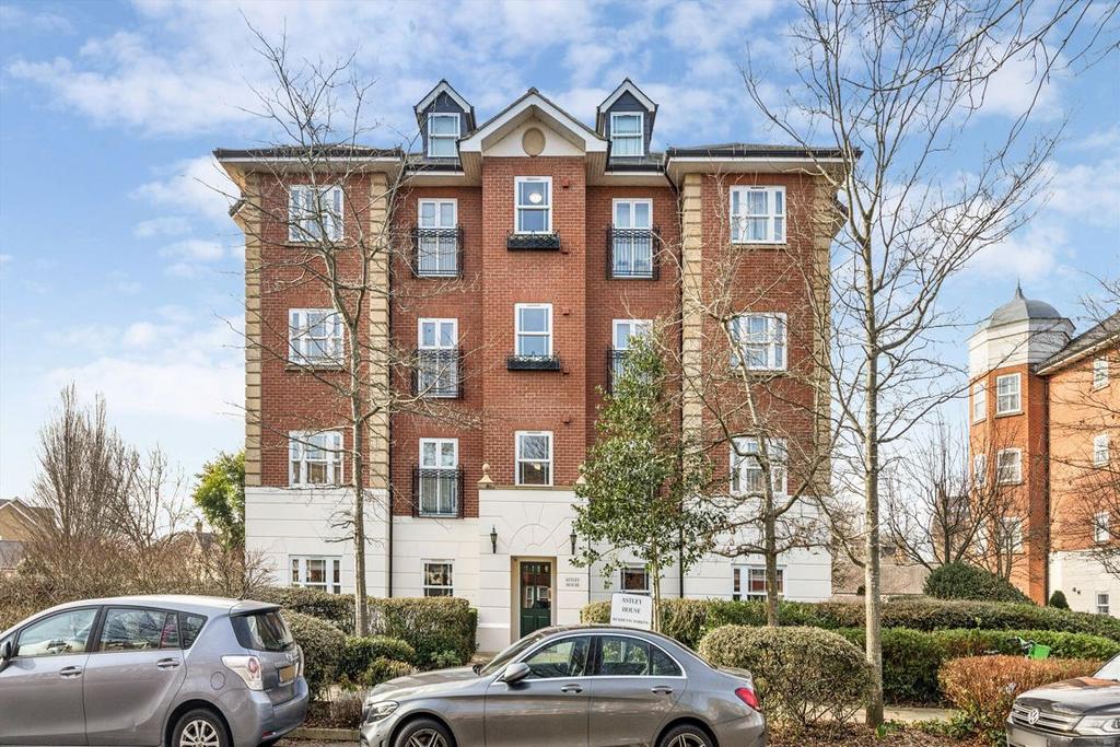 Trinity Church Road, London SW13 1 bed flat - £2,000 pcm (£462 pw)