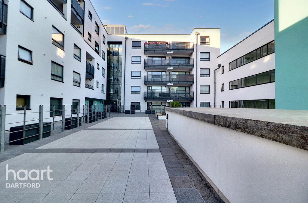 Erith High Street, Erith 2 bed flat - £117,000