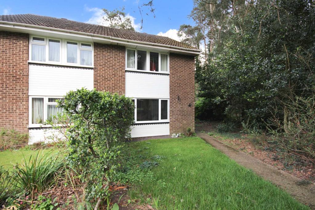 Holland Pines, Bracknell RG12 3 bed semi-detached house to rent - £ ...