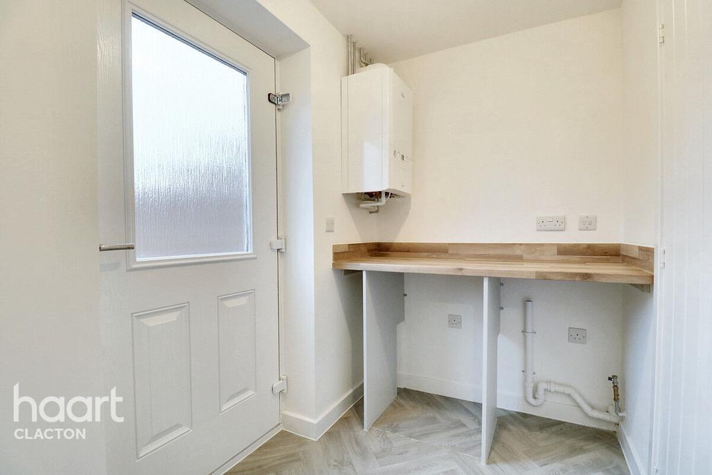 Sandy Drive, Clacton-on-Sea 4 bed detached house for sale - £154,000