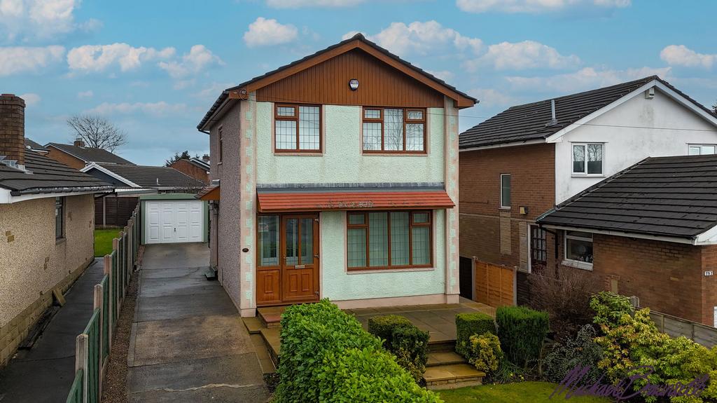 Bierley Lane, Bradford BD4 3 bed detached house for sale - £199,995