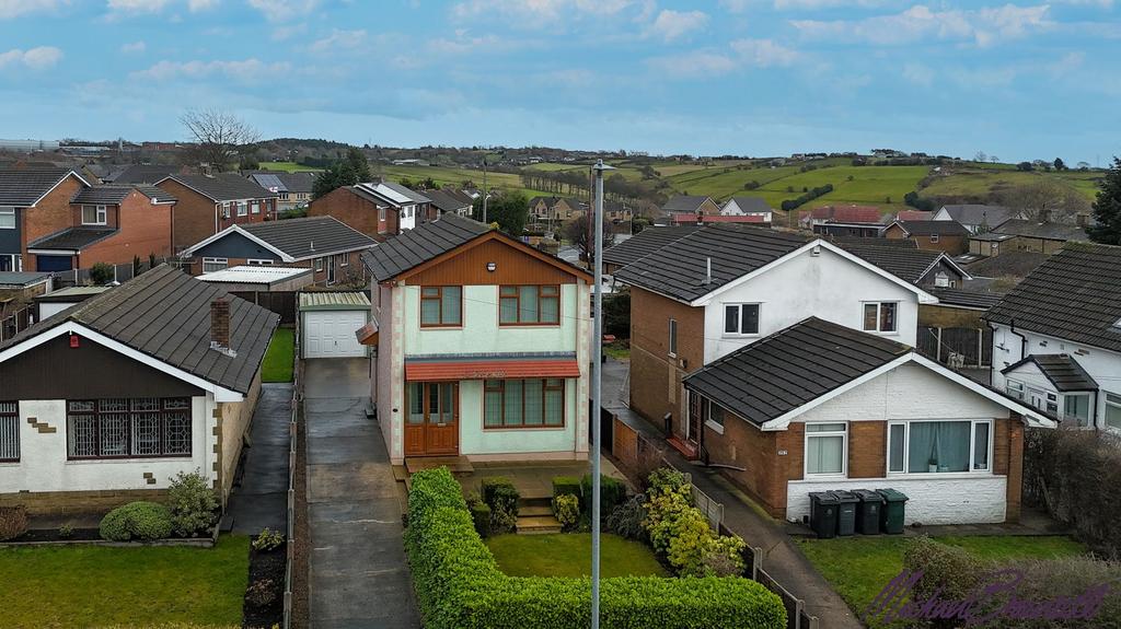 Bierley Lane, Bradford BD4 3 bed detached house - £199,995