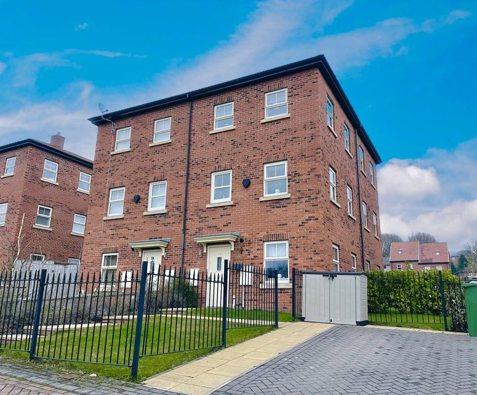 Asket Fold, Leeds, LS14 2 bed townhouse for sale - £200,000