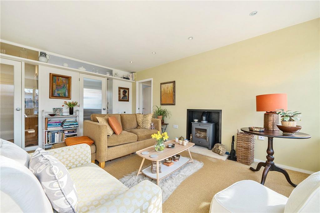 Parkleys, Richmond, TW10 2 bed apartment - £2,200 pcm (£508 pw)
