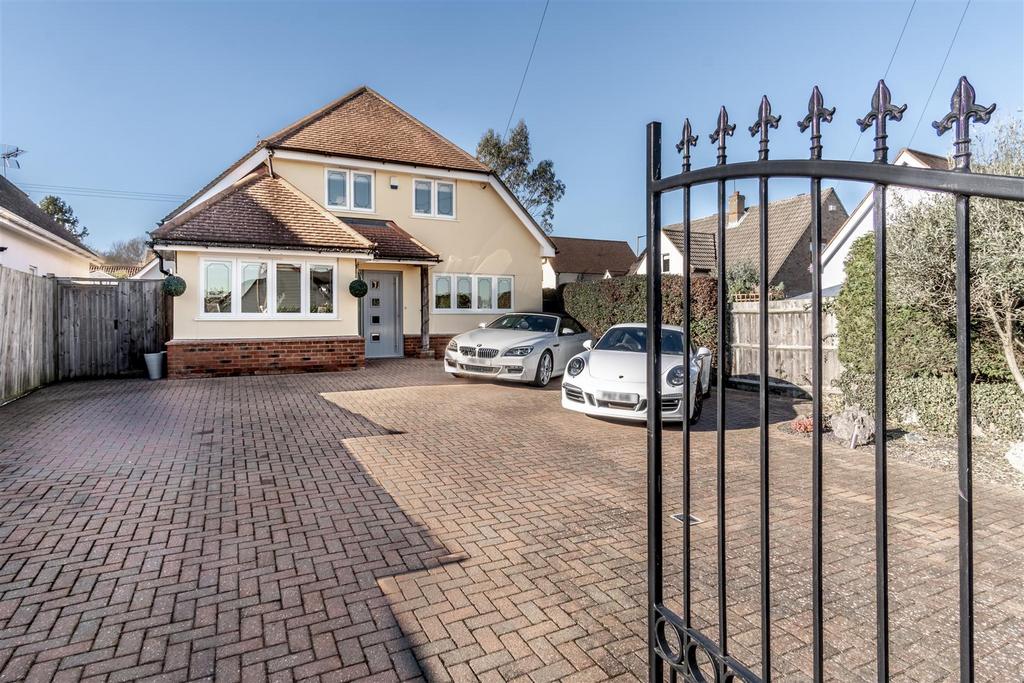 Bush End, Takeley 4 bed detached house - £685,000