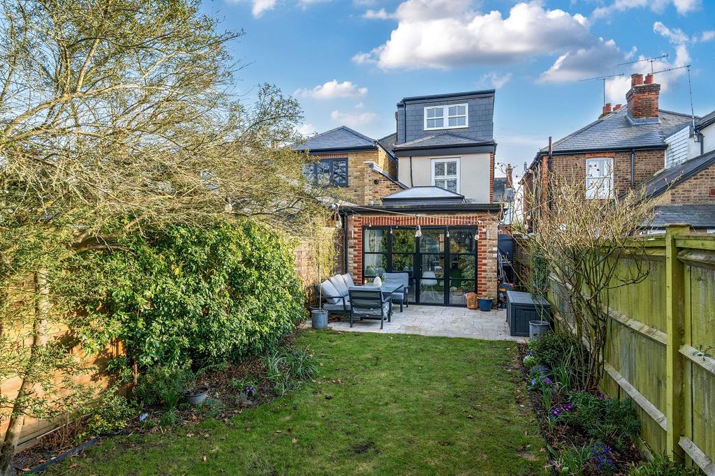 Hogshill Lane, Cobham, KT11 3 bed semi-detached house - £895,000
